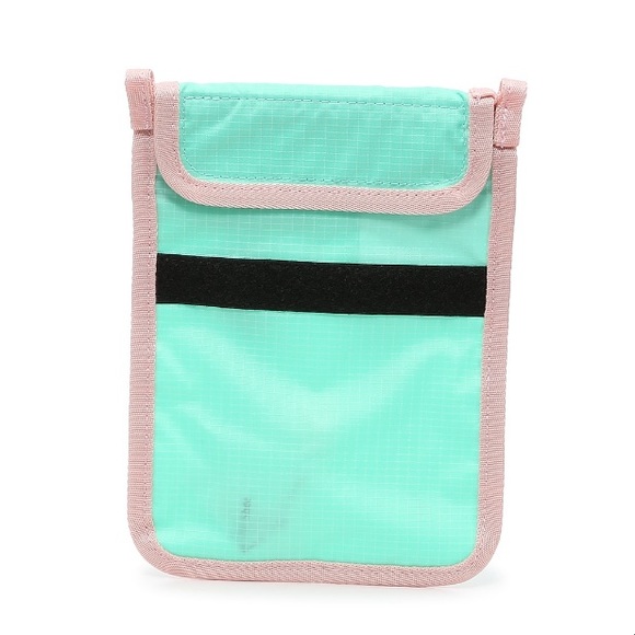 Hunter | Bags | New Hunter Packable Crossbody Bag | Poshmark